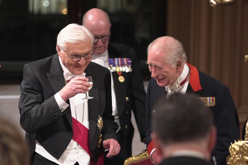 König Charles: Bei Staatsbankett sorgt er für laute Lacher | GALA.de