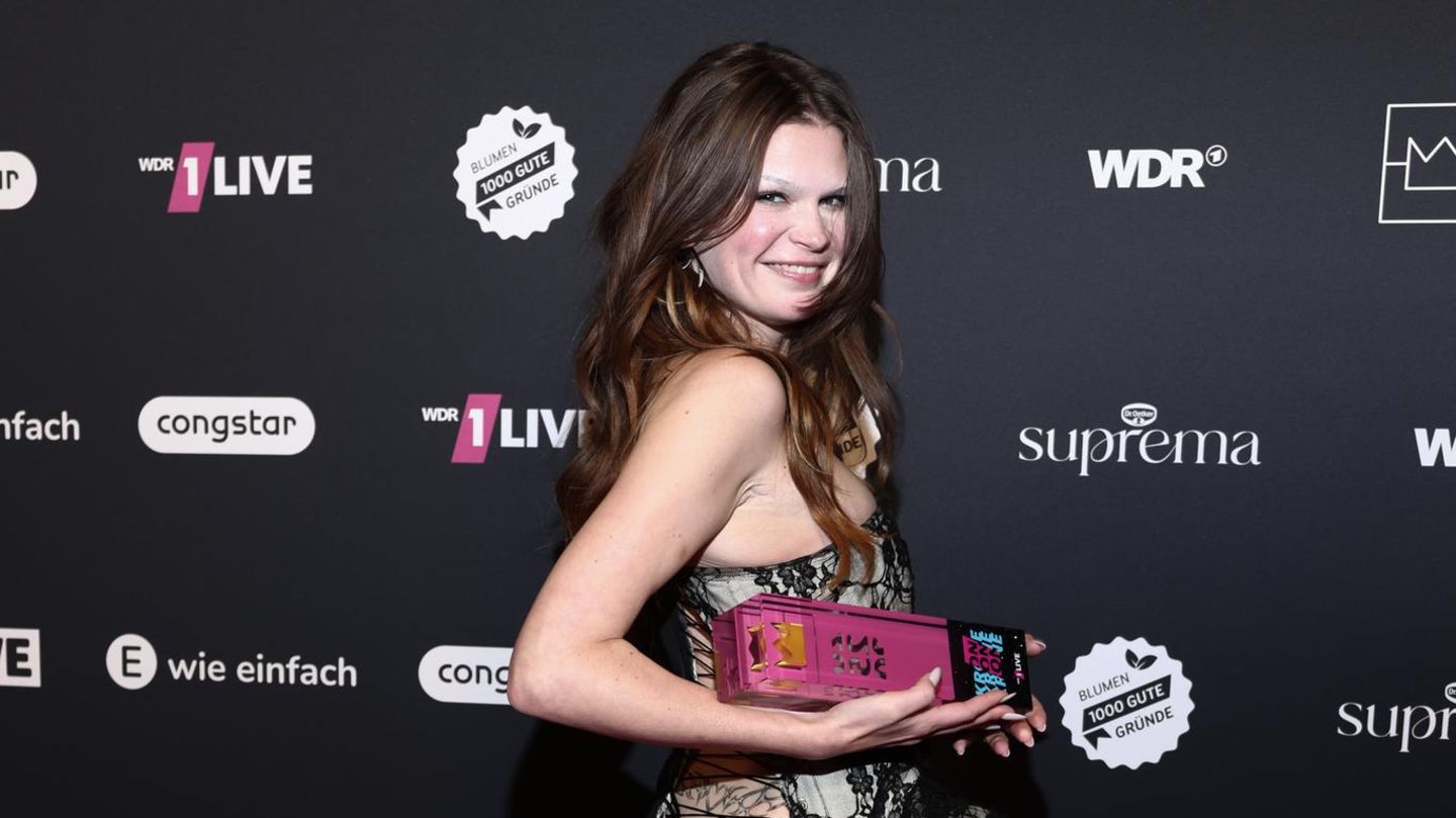 Ikkimel: Bei der "1Live Krone" räumt sie "hinten ohne" gleich doppelt ...