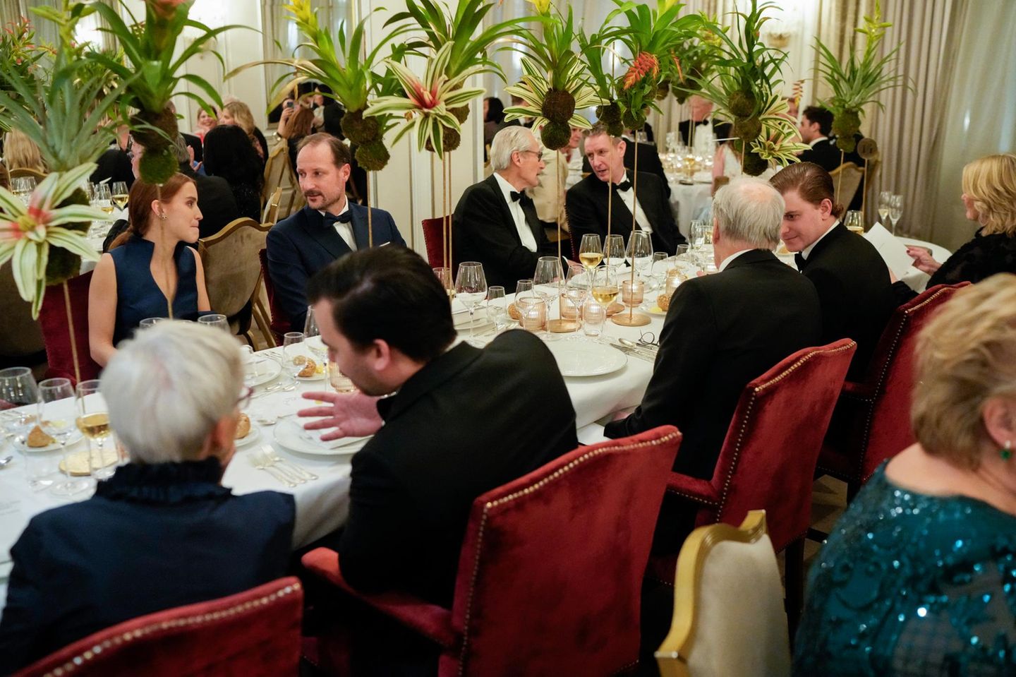 Prinz Haakon: Beim Bankett zum Friedensnobelpreis steht er plötzlich ...