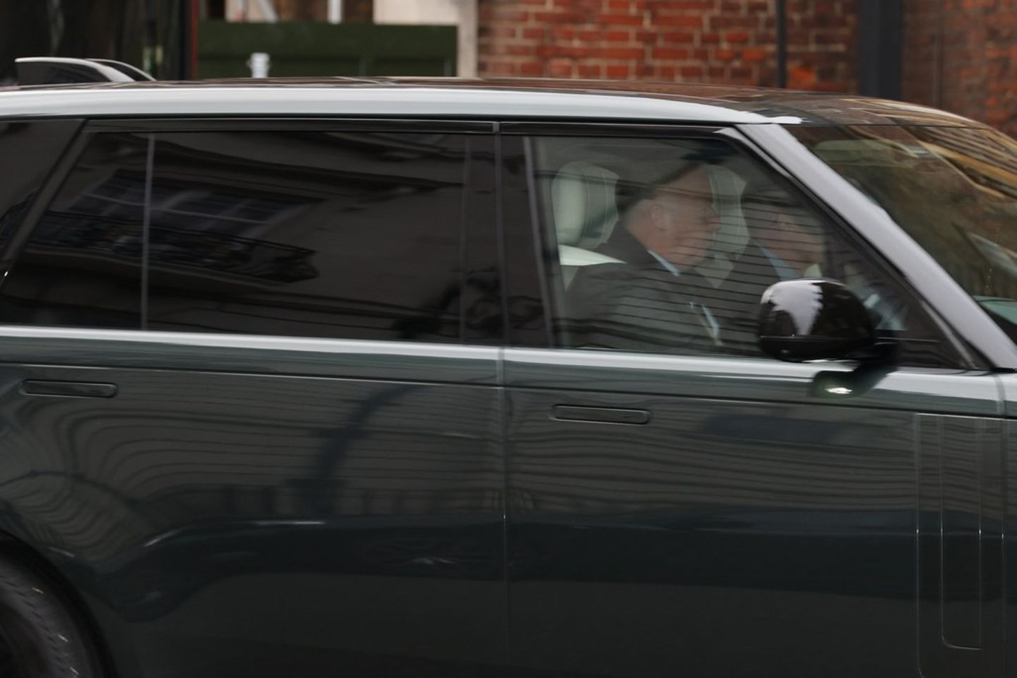 Bei der Taufe von Beatrices Tochter Athena: Andrew schleicht sich durch ...