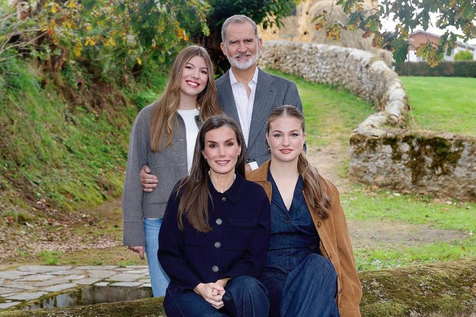 König Felipe VI. mit seiner Familie: Royals wünschen frohe Weihnachten ...