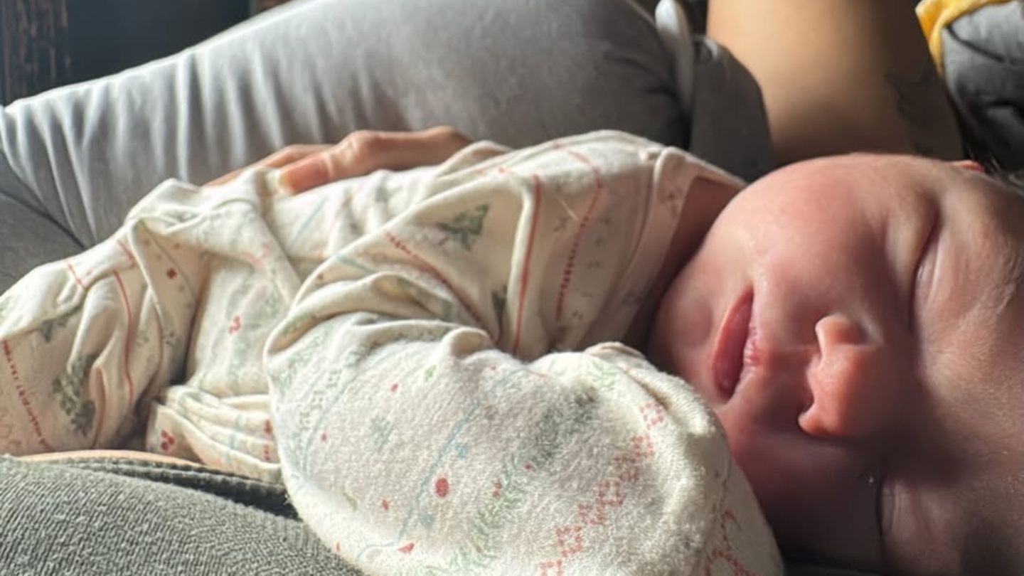 Debby Ryan + Josh Dun: Erstes Baby von Disney-Star und Musiker geboren ...