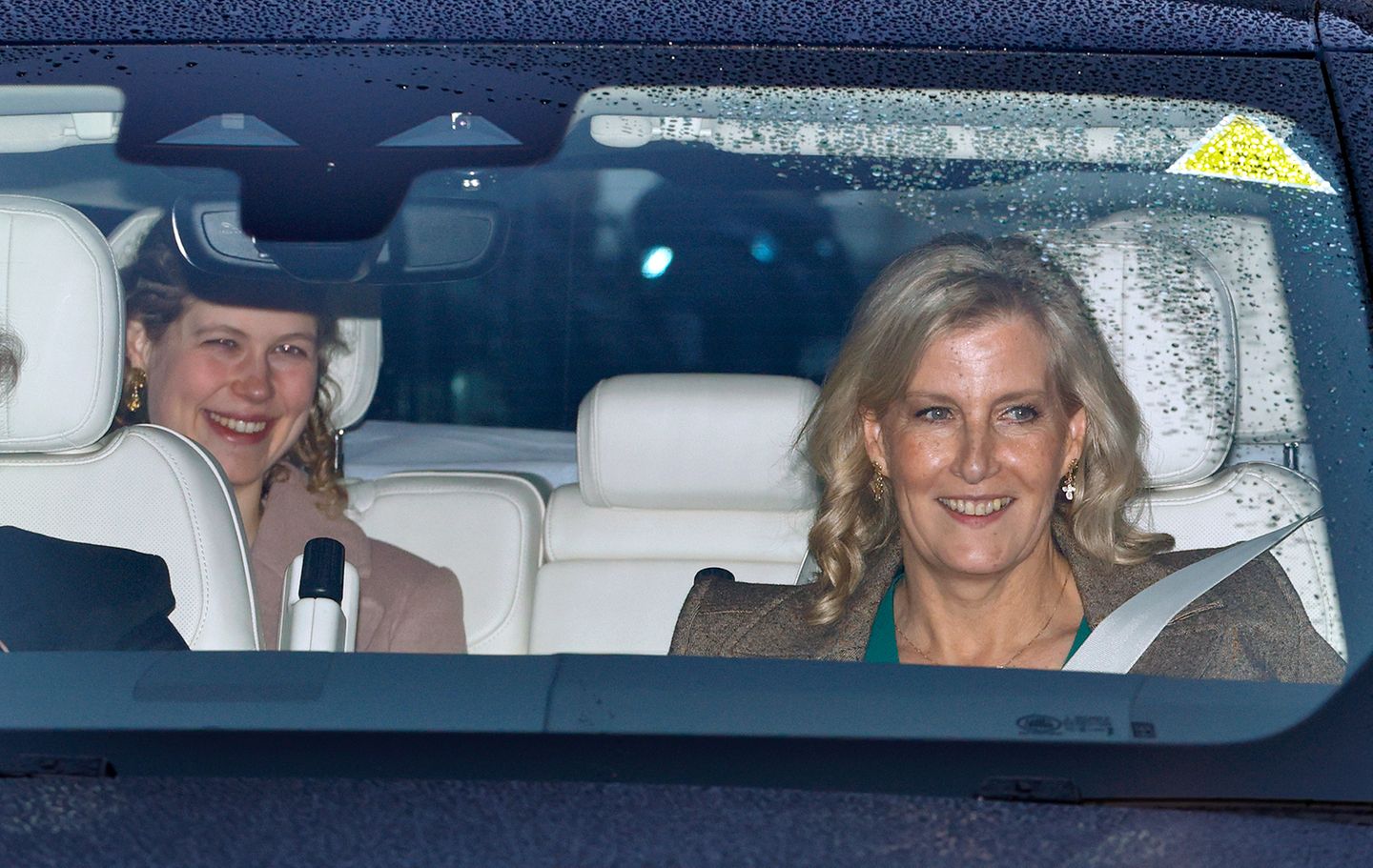 König Charles lädt ein: Alle Fotos des royalen Christmas-Lunchs | GALA.de
