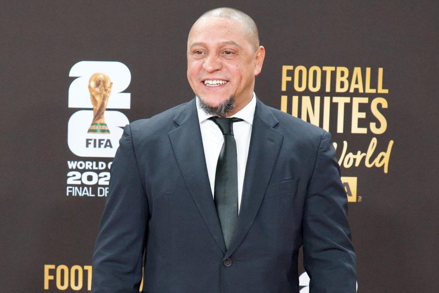 Kein Herzinfarkt bei Fußballstar: Roberto Carlos teilt Nachricht aus ...