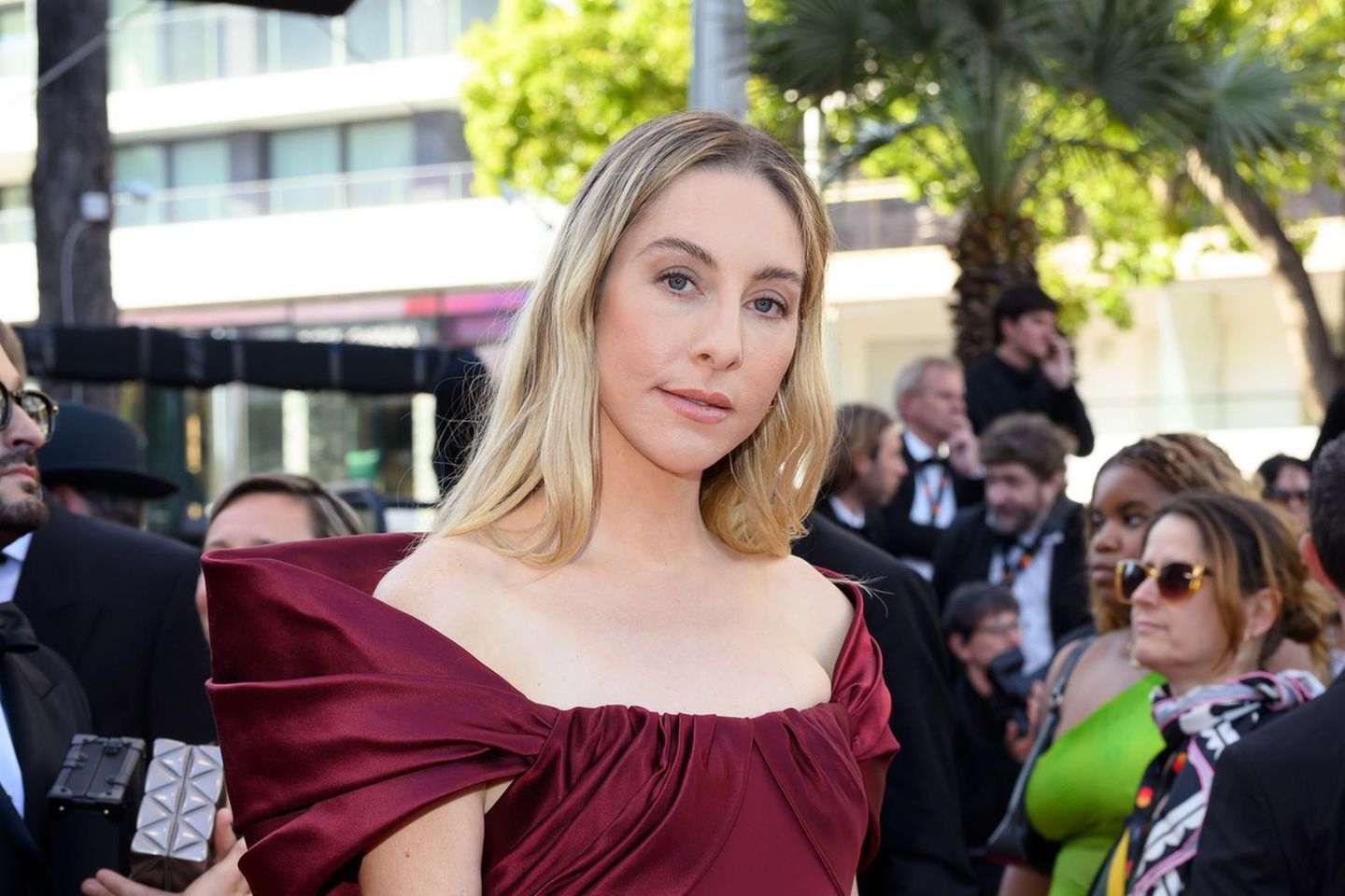 Este Haim hat geheiratet und Taylor Swift stiehlt ihr fast die Show ...