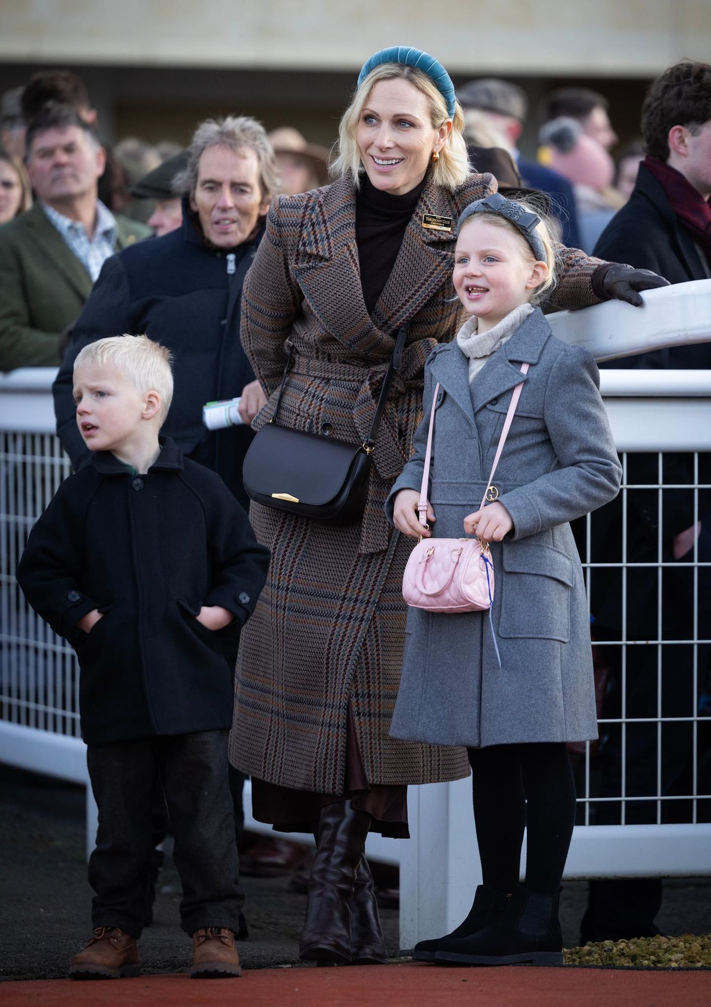 Zara + Mike Tindall: In Australien strahlt das Traumpaar vor Glück ...