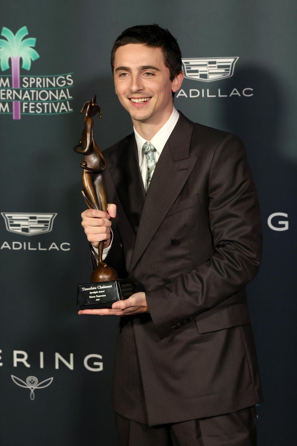 Gänsehaut! Madelaine Petsch trotzt den Horror-Gestalten auf dem Red ...