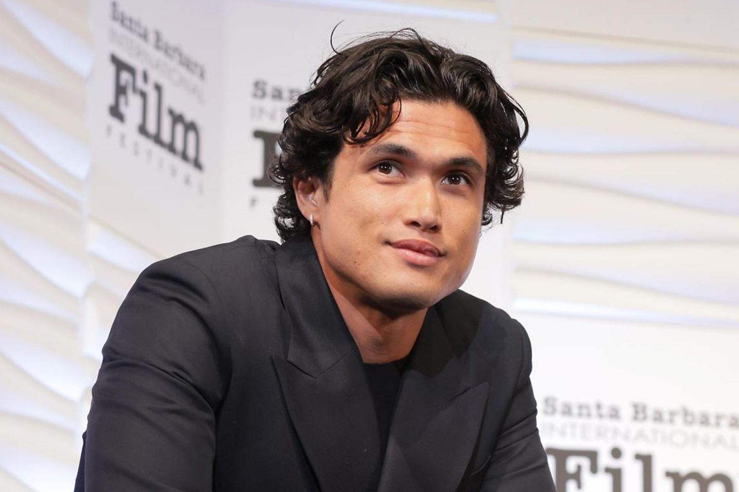 Charles Melton: Netflix-Star wird Vater! Fotos bestätigen privates ...