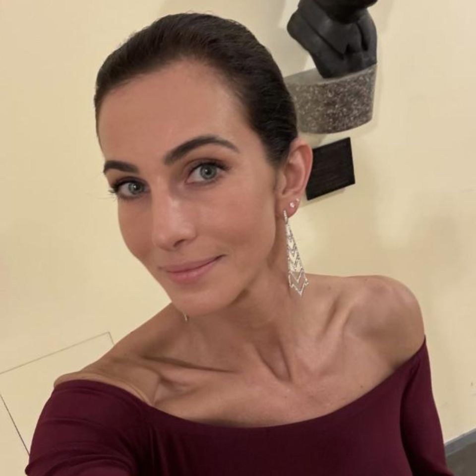 Sexy! "Bares für Rares"-Susanne Steiger im tief ausgeschnittenen Kleid ...
