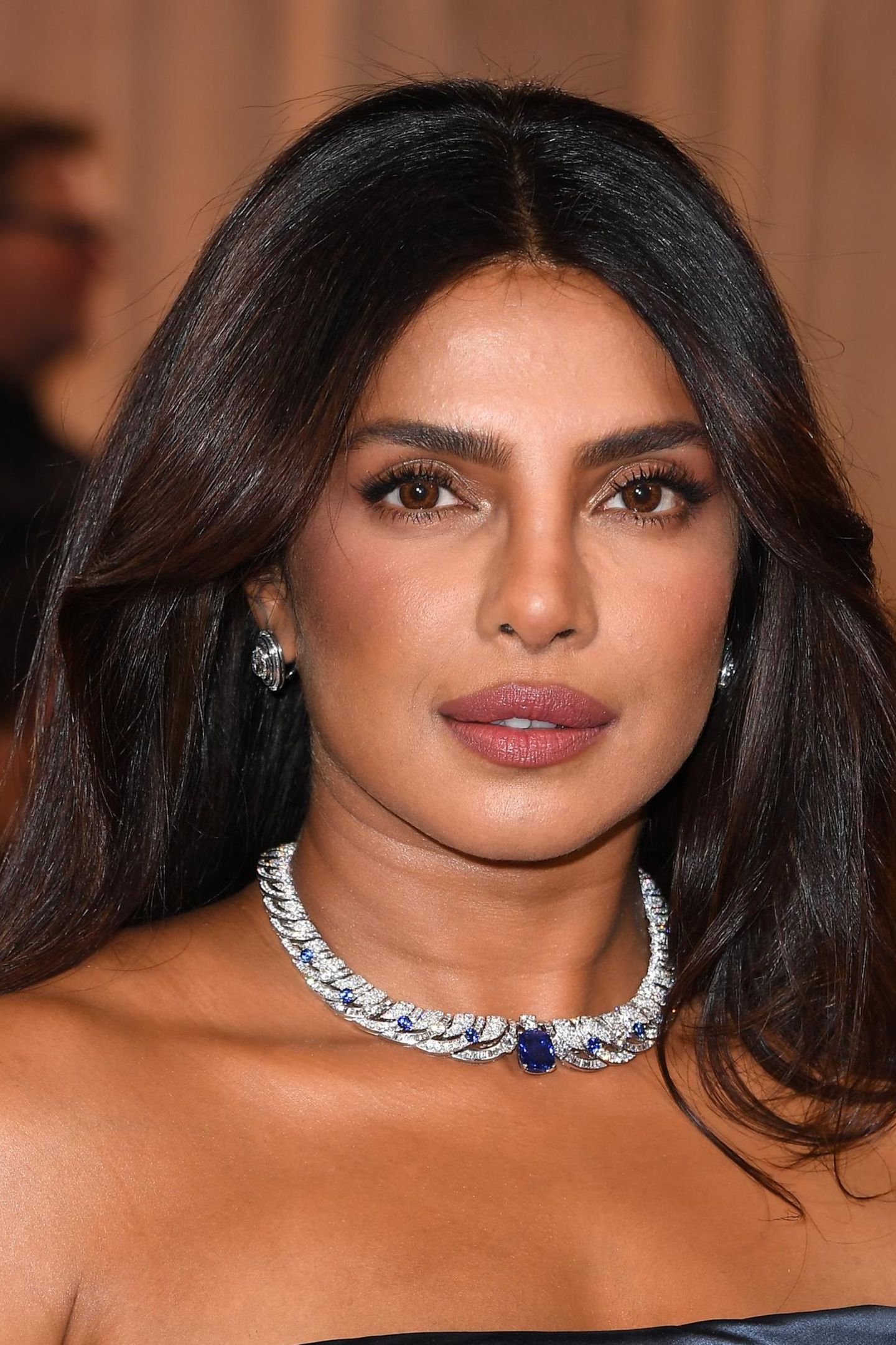 Zu viel oder genau richtig? Jennifer Lopez setzt auf Bronzer satt bei ...