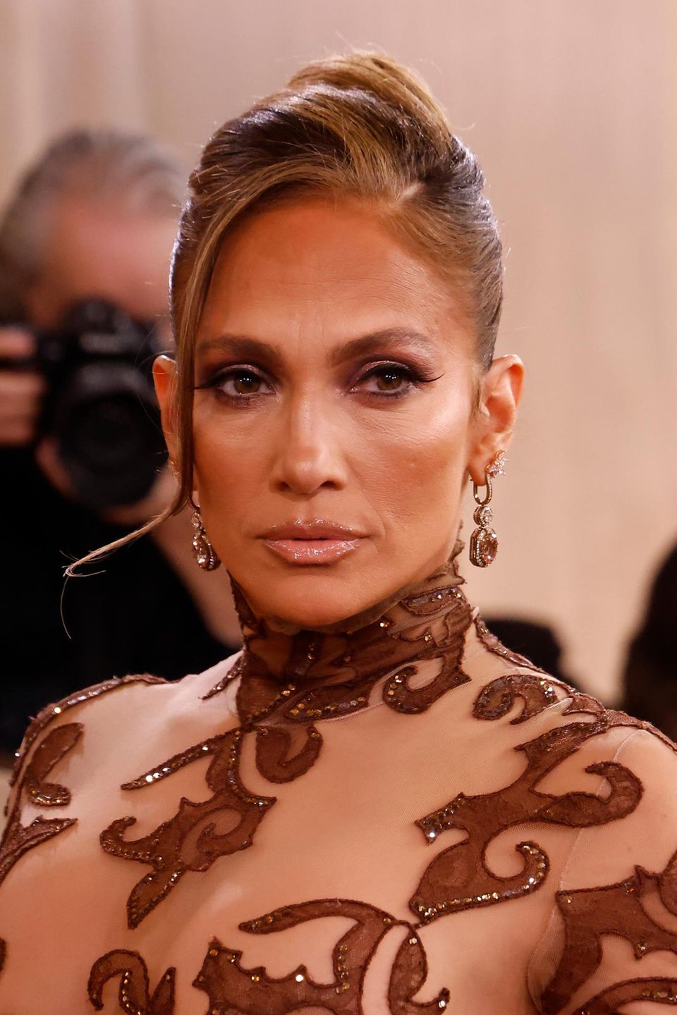 Zu viel oder genau richtig? Jennifer Lopez setzt auf Bronzer satt bei ...