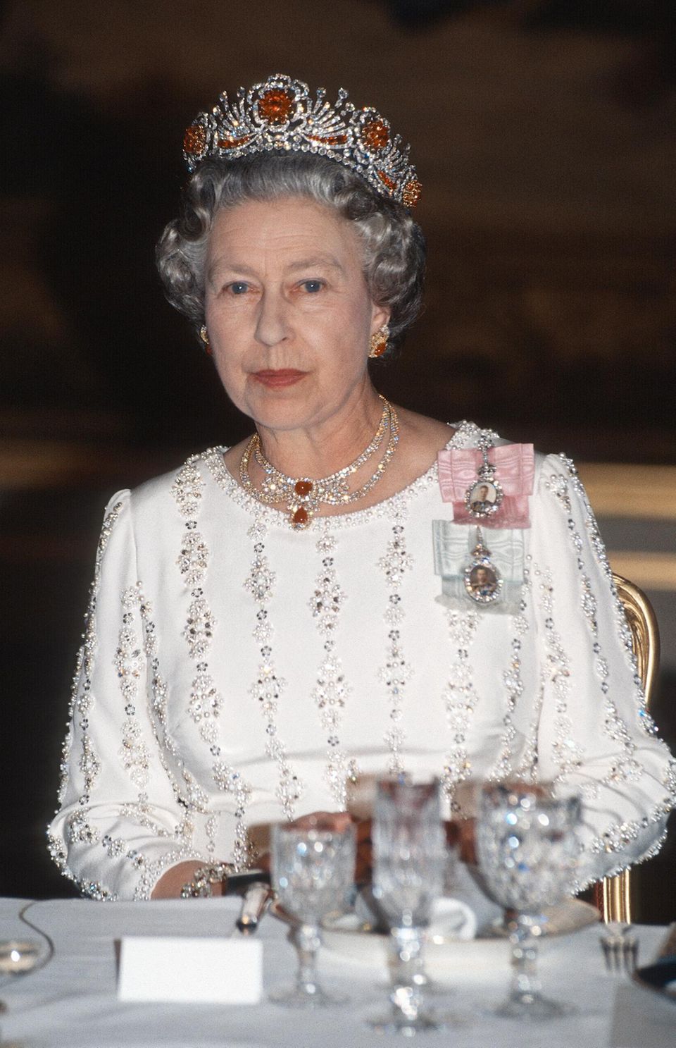 Queen Elizabeth: 96 Rubine, 96 Lebensjahre? Ihr sagenumwobenes Diadem ...