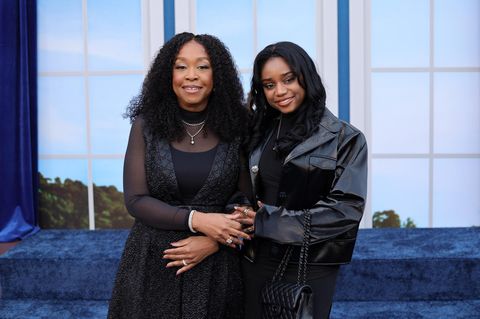 "Bridgerton"-Macherin Shonda Rhimes: Alleinerziehend mit 3 Töchtern ...