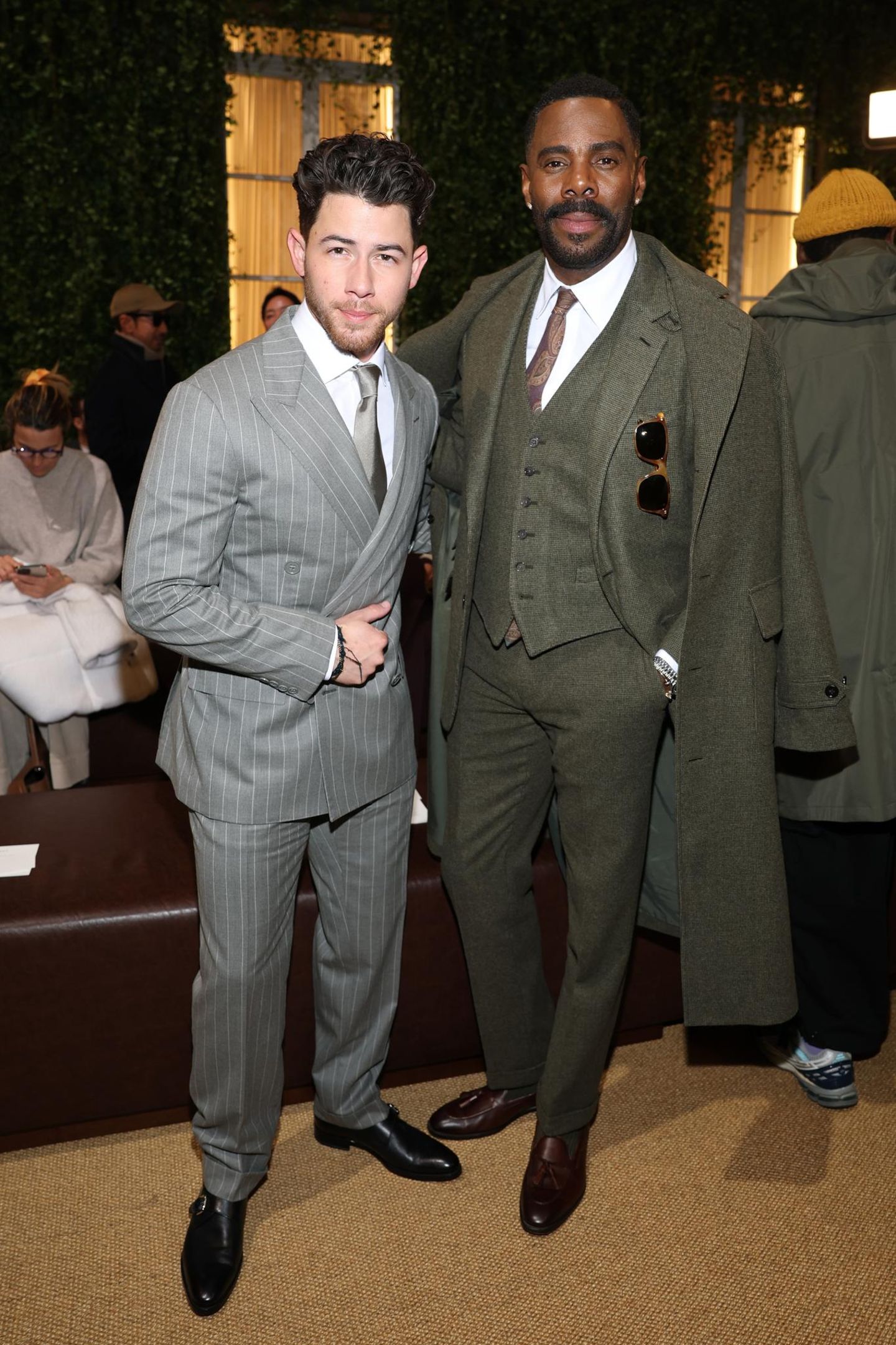 Men's Fashion Week: Robert Pattinson, Lewis Hamilton + Co machen die ...