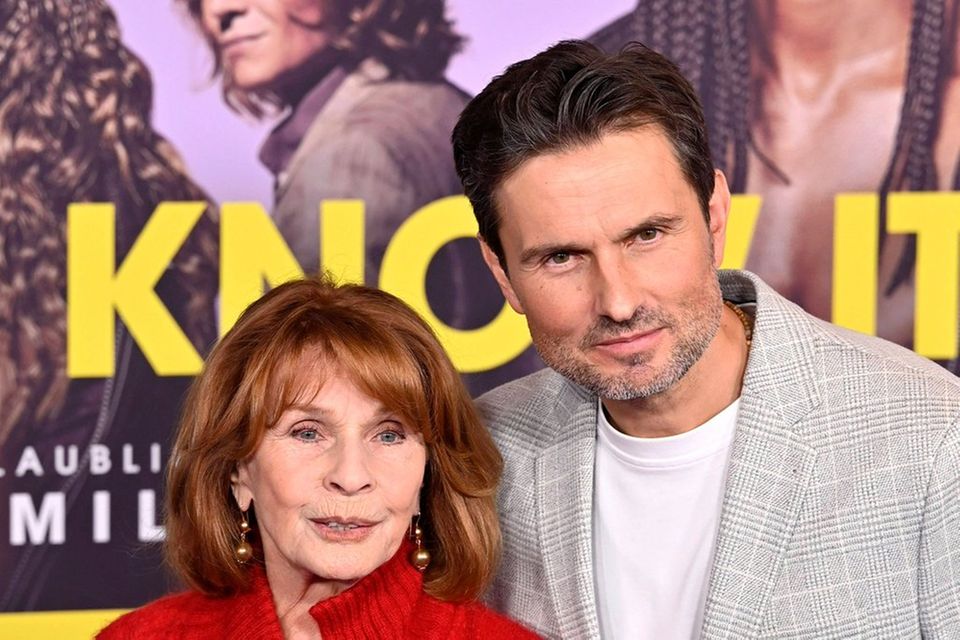 Senta Berger gestürzt: Gesundheitsupdate von Sohn Simon Verhoeven | GALA.de