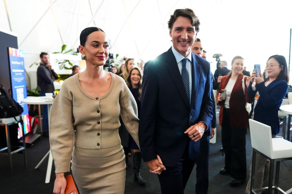 Katy Perry + Justin Trudeau: Hand in Hand beim Weltwirtschaftsforum ...