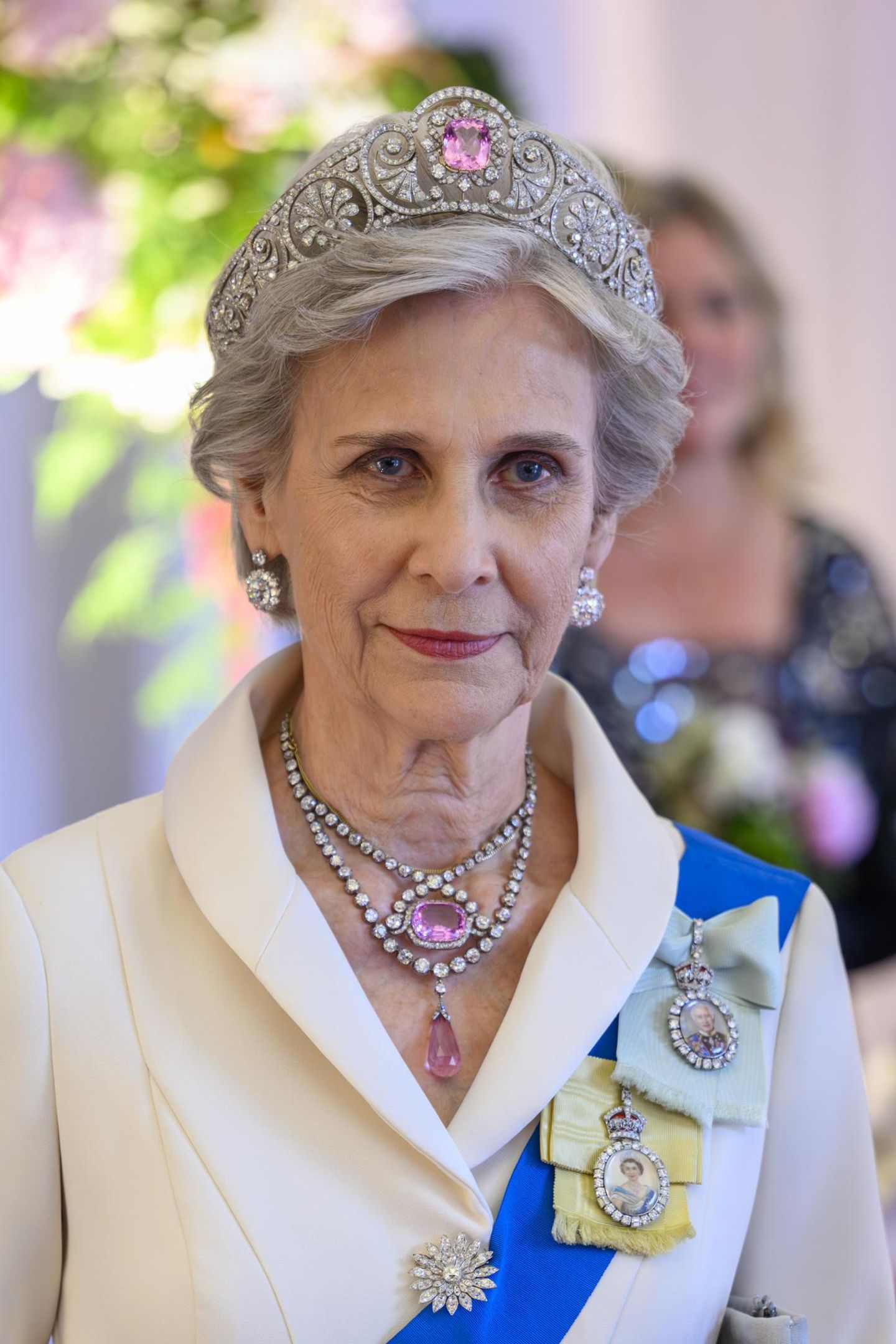 Königin Mary musste beim Staatsbankett in Litauen für diese Juwelen ...