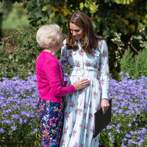 Catherine, Princess of Wales passt geschickt ihre Garderobe an ihre ...