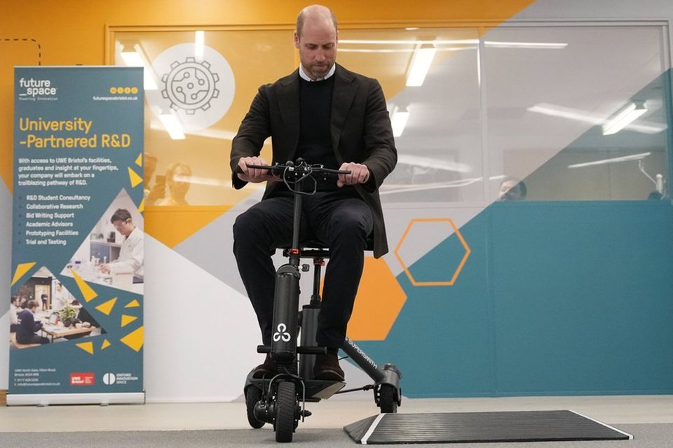 Prinz William: Royal testet Mobilitätsroller | GALA.de