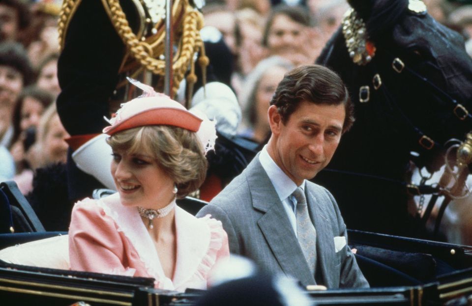 Prinzessin Diana: 10 legendäre Choker, die Modegeschichte schrieben ...