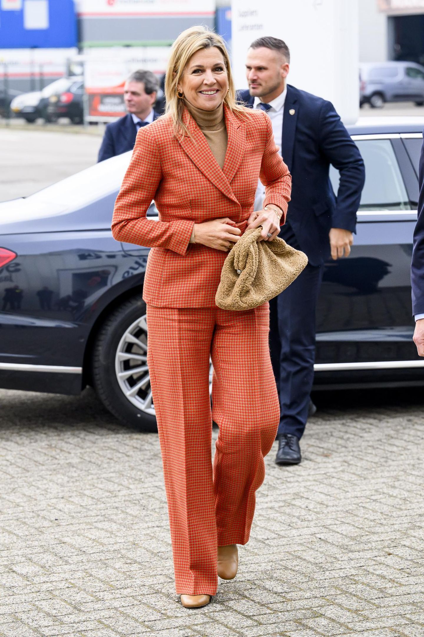 Königin Máxima bringt Fans mit rotem Jumpsuit um den Verstand | GALA.de