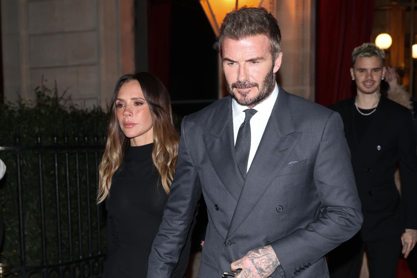 Victoria + David Beckham: Seitenhieb? Demonstratives Händchenhalten in ...