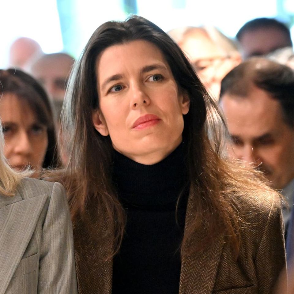 Fürst Albert zeigt nach Eingriff im Gesicht erstmals seine Narbe | GALA.de