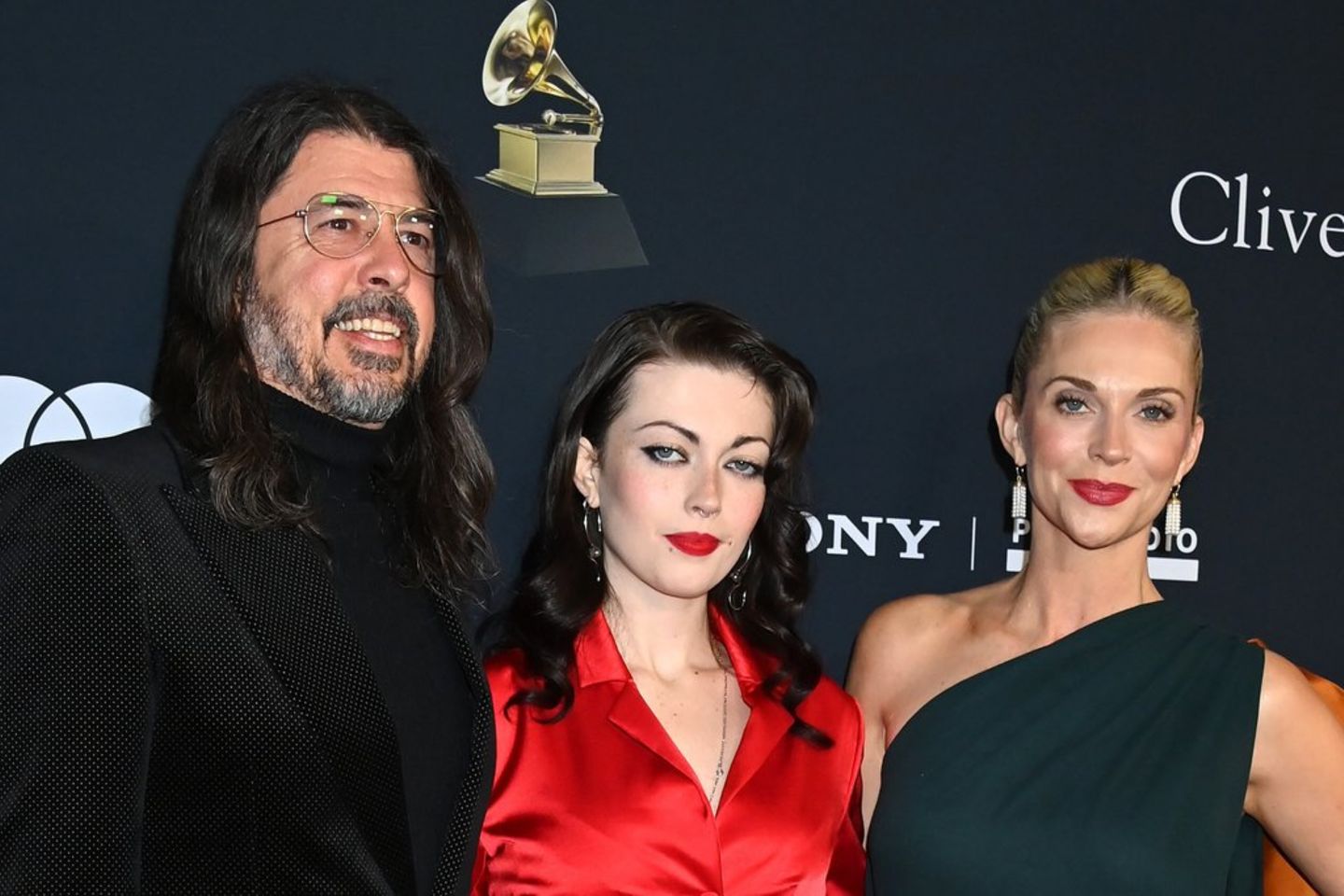 Dave Grohl: Roter Teppich mit Ehefrau und Tochter | GALA.de