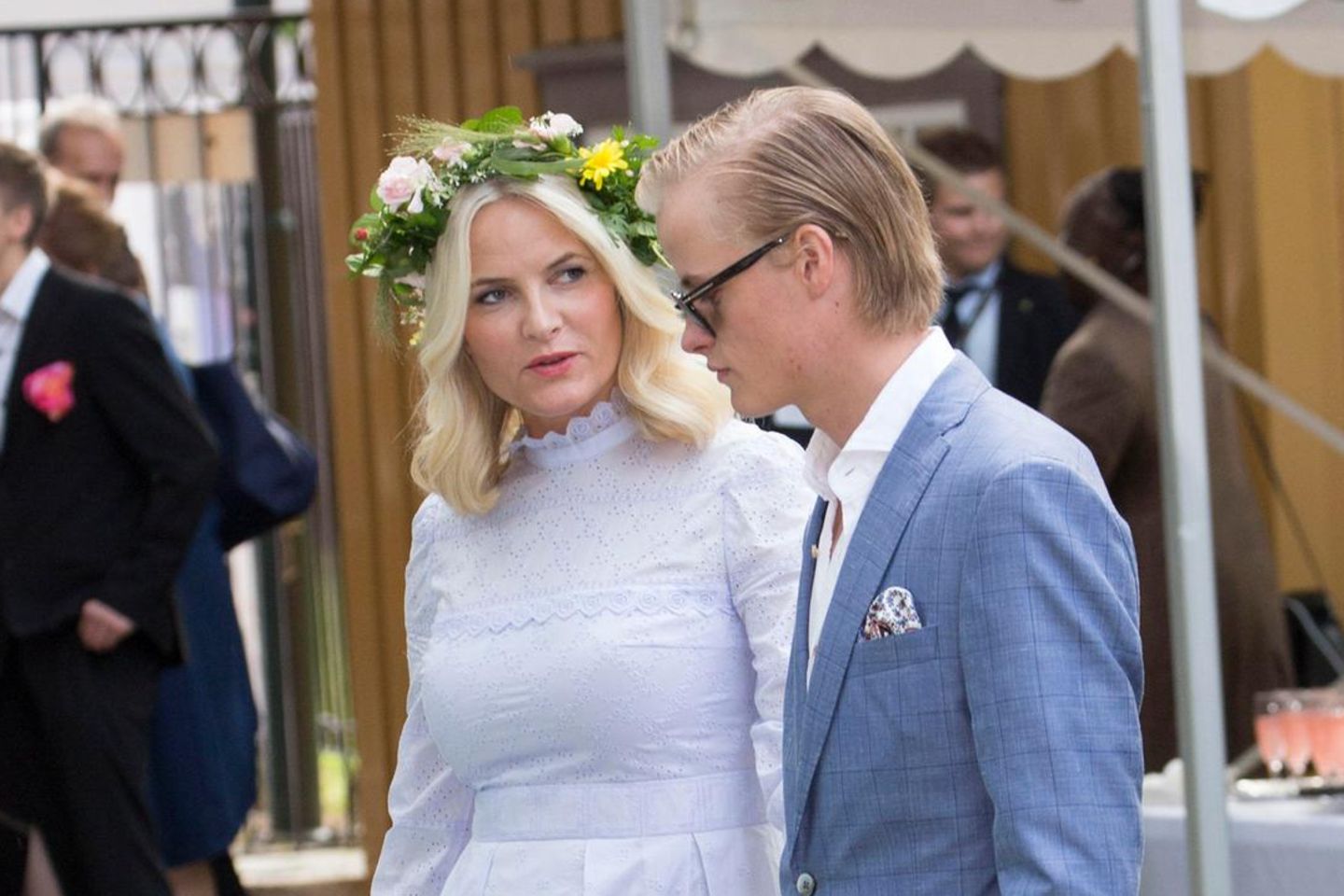 Marius Borg Høiby vor Gericht: Mutter Mette-Marit sagt "private Reise ...