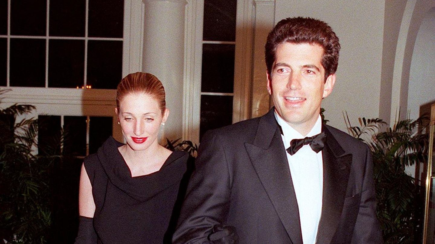 Carolyn Bessette-Kennedy (†): Die 10 schönsten Looks der unvergessenen ...