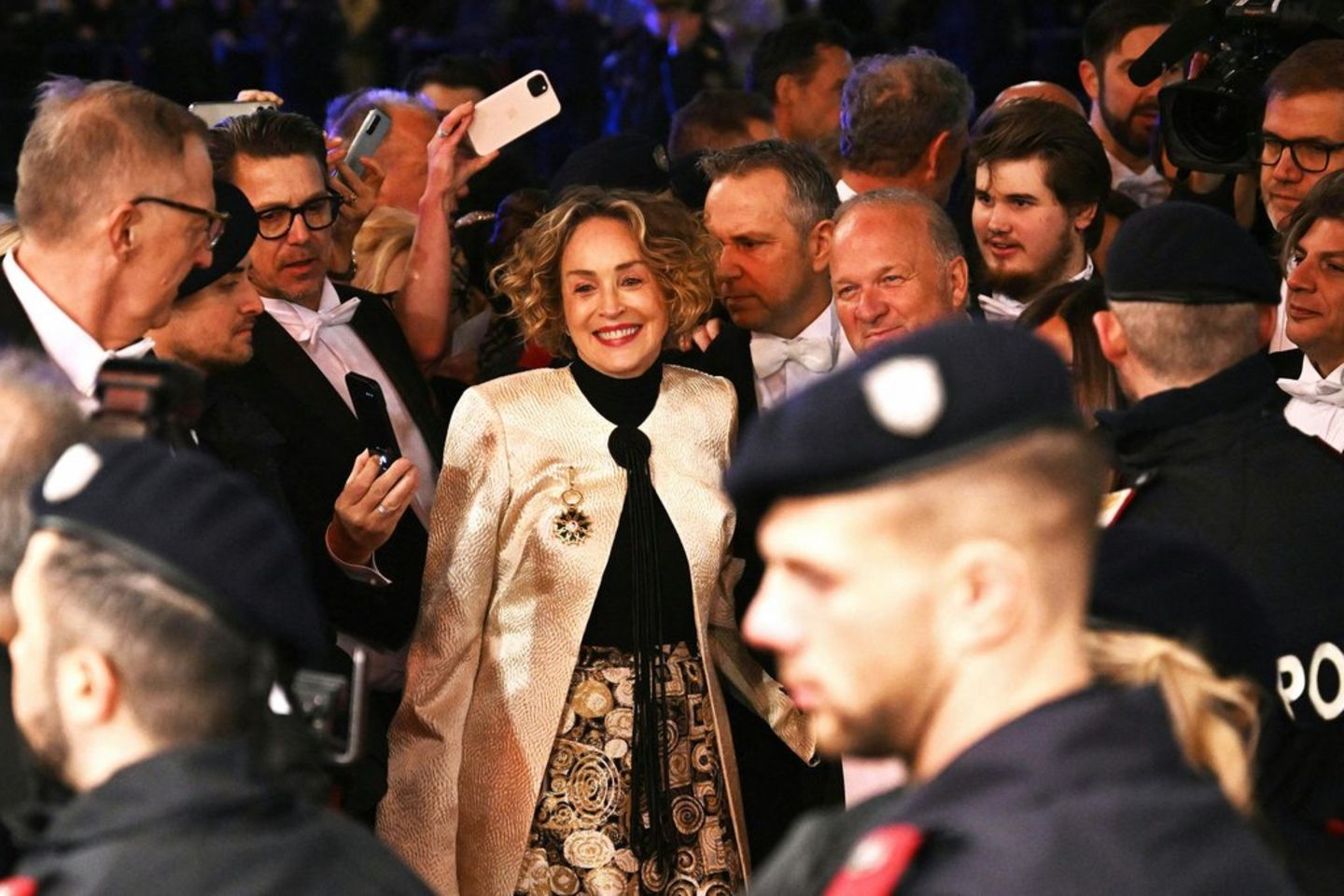 Aufruhr in Wien: Sharon Stone flüchtet vom Opernball | GALA.de