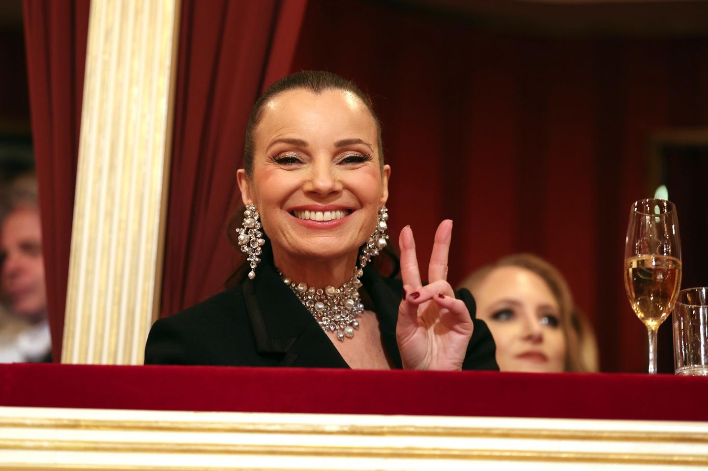 Fran Drescher: Strahlender Auftritt beim Wiener Opernball | GALA.de