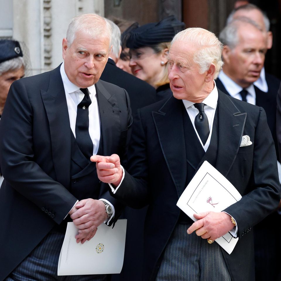 Andrew Mountbatten-Windsor: Virginia Giuffres Familie äußert sich zu ...