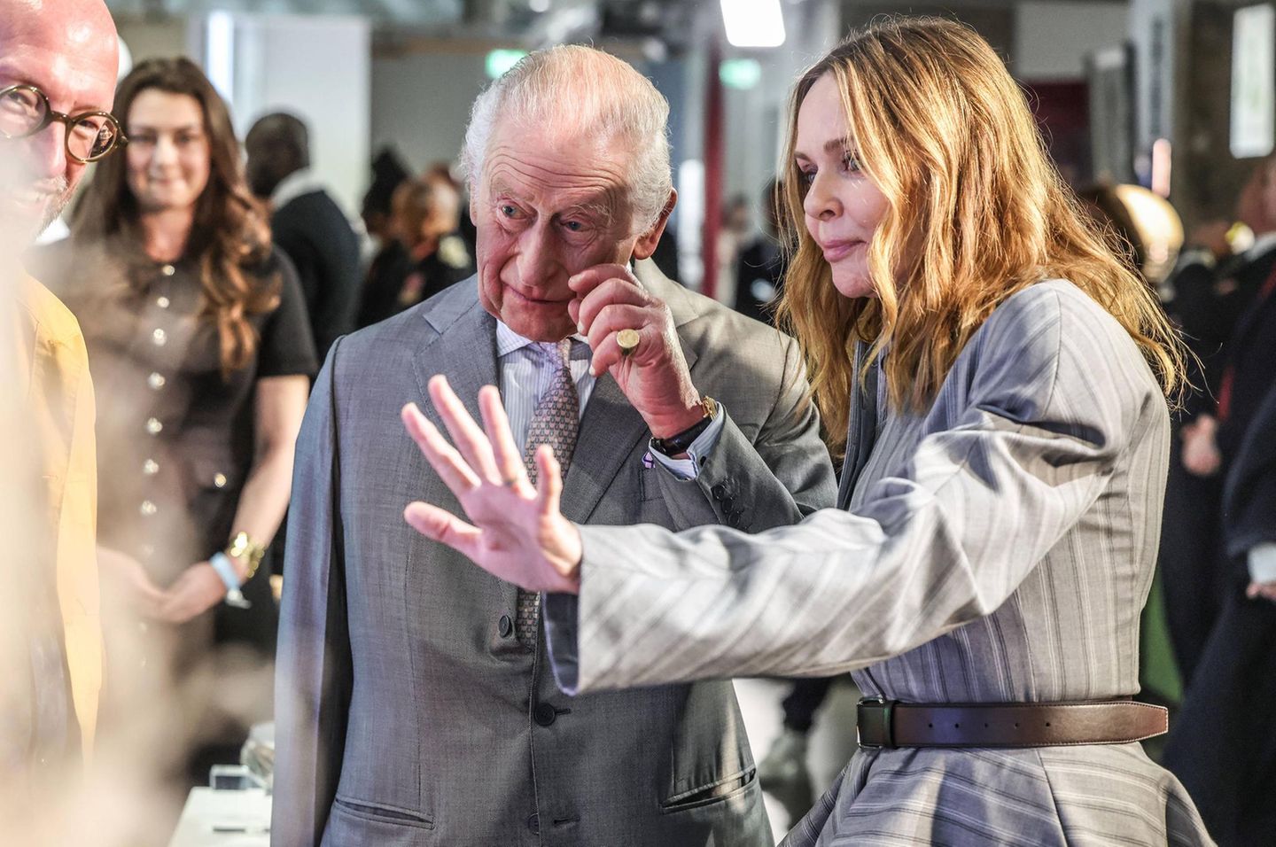Promi-Alarm bei Burberry: Vor spektakulärer Kulisse feiert die London ...