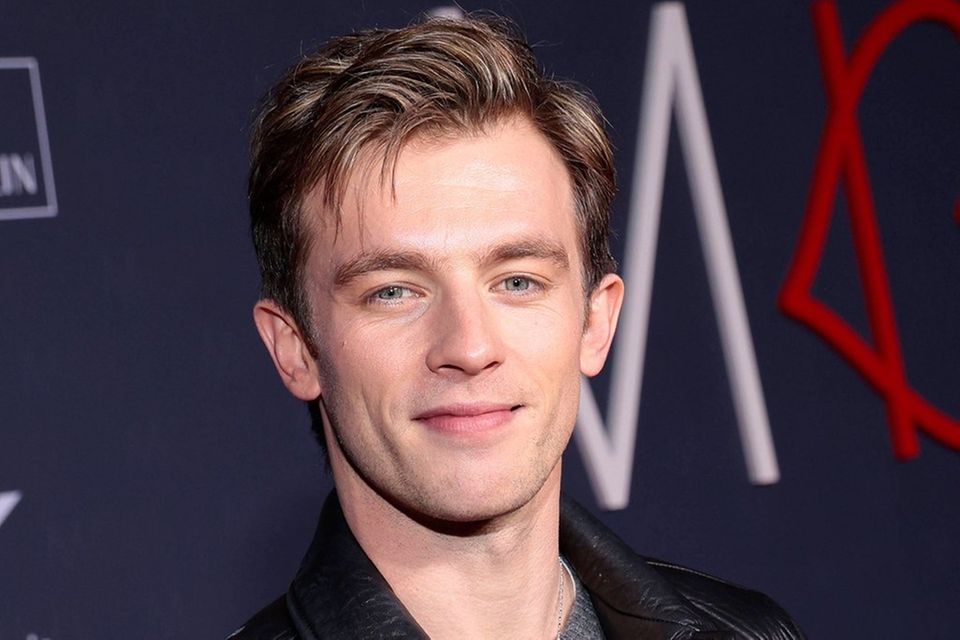 Spionage-Thriller für BBC und ZDF: Jannis Niewöhner wird zum Stasi ...