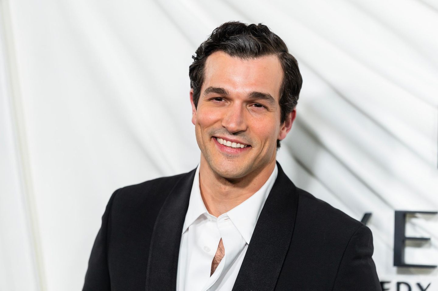 Paul Anthony Kelly: So anders sieht der "Love Story"-Star privat aus ...