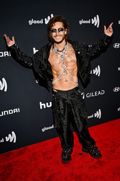 Huch, was ist denn da los? Eric André zieht auf dem Red Carpet blank ...