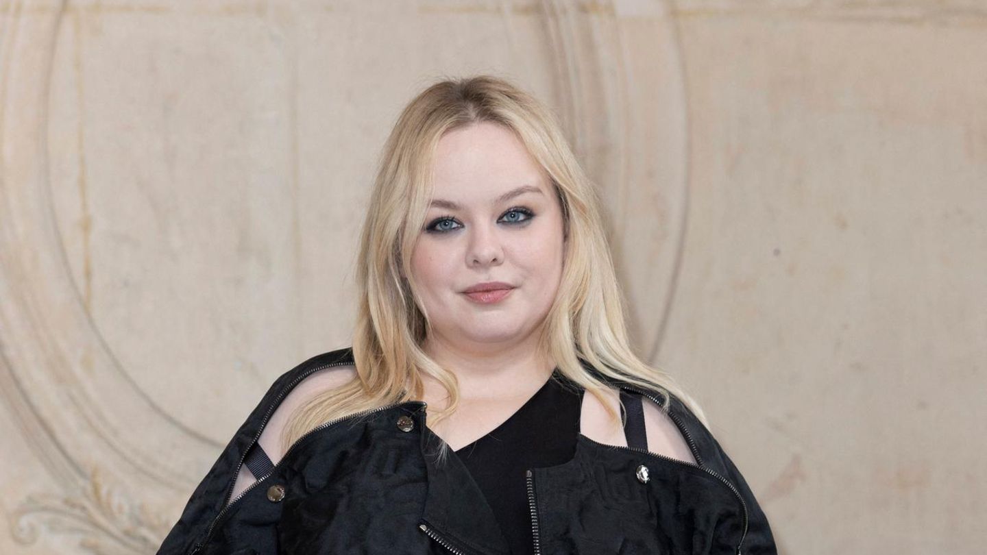 "Bridgerton"-Star Nicola Couglan findet Debatten über ihren Körper ...