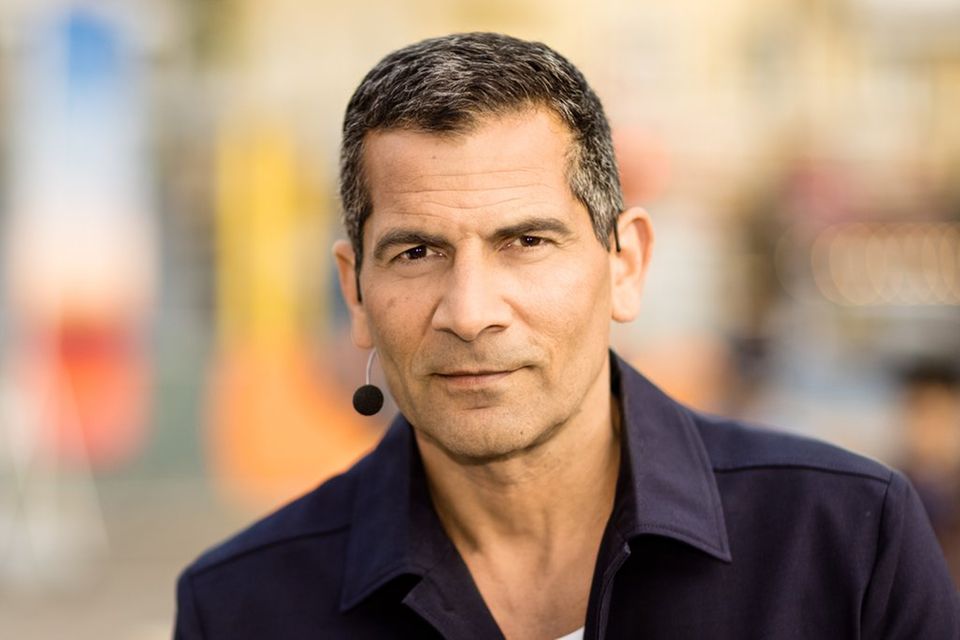 ZDF-Moderator Mitri Sirin: Wie Fußball Bildung und Respekt stärkt | GALA.de