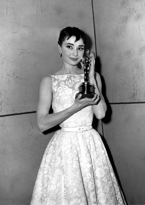 Audrey Hepburn: Mit Oscar-Kleid von 1954 schrieb sie Geschichte | GALA.de