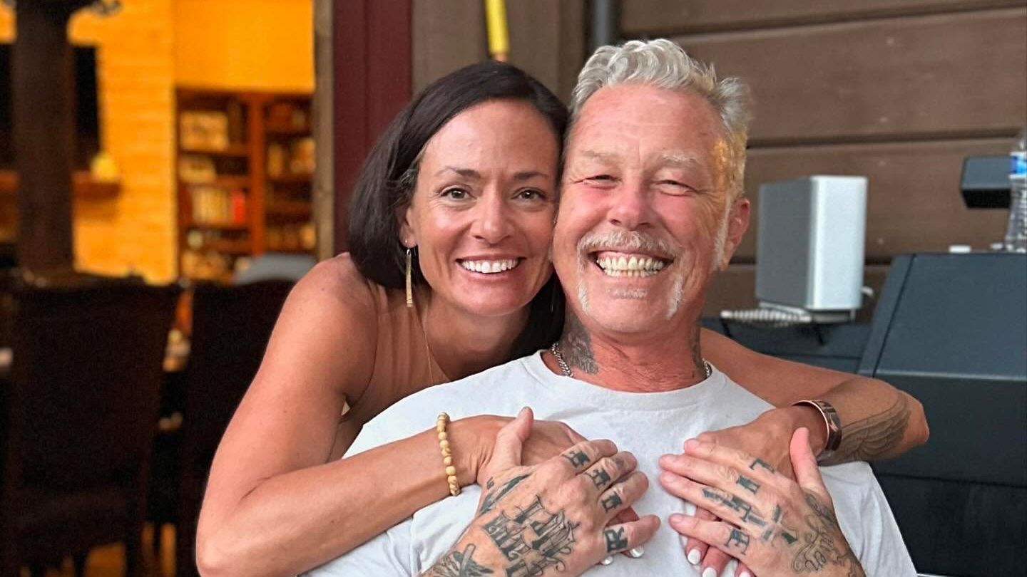 Adriana Gillett: So tickt die Verlobte von Metallica-Star James ...