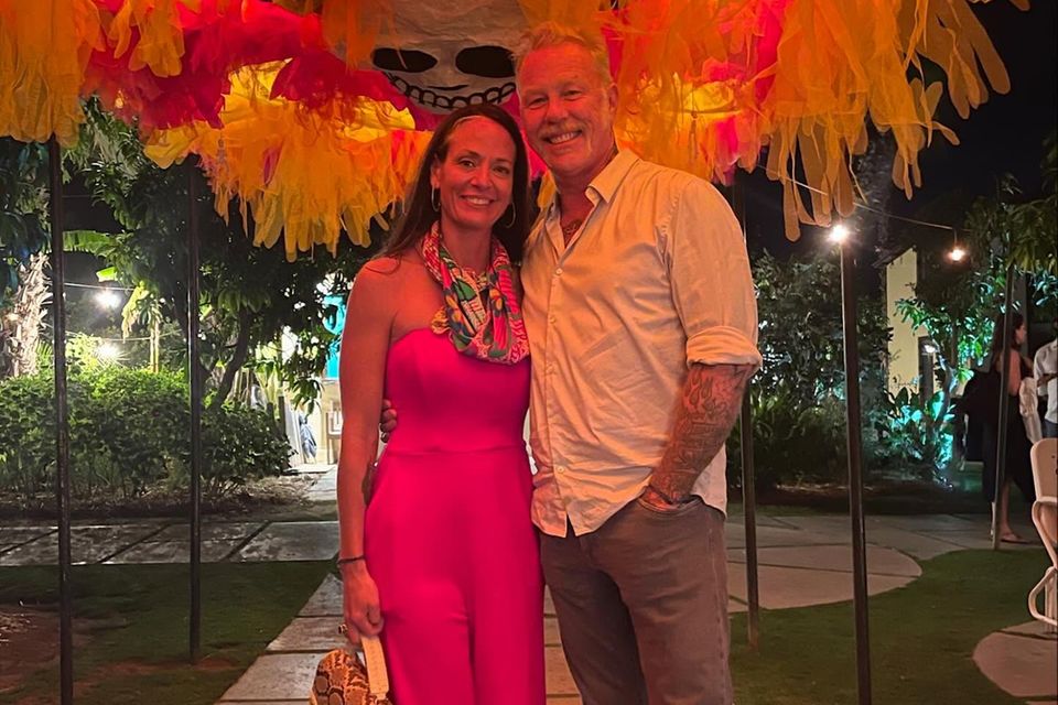 Adriana Gillett: So tickt die Verlobte von Metallica-Star James ...