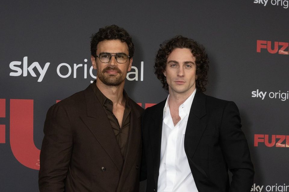 Theo James und Aaron Taylor-Johnson: Zwei Bond-Anwärter zusammen bei ...