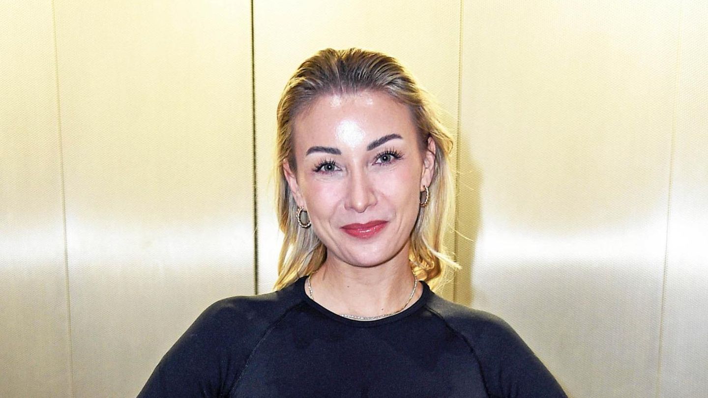 Anna-Carina Woitschack polarisiert bei Let's Dance mit Britney-Look ...