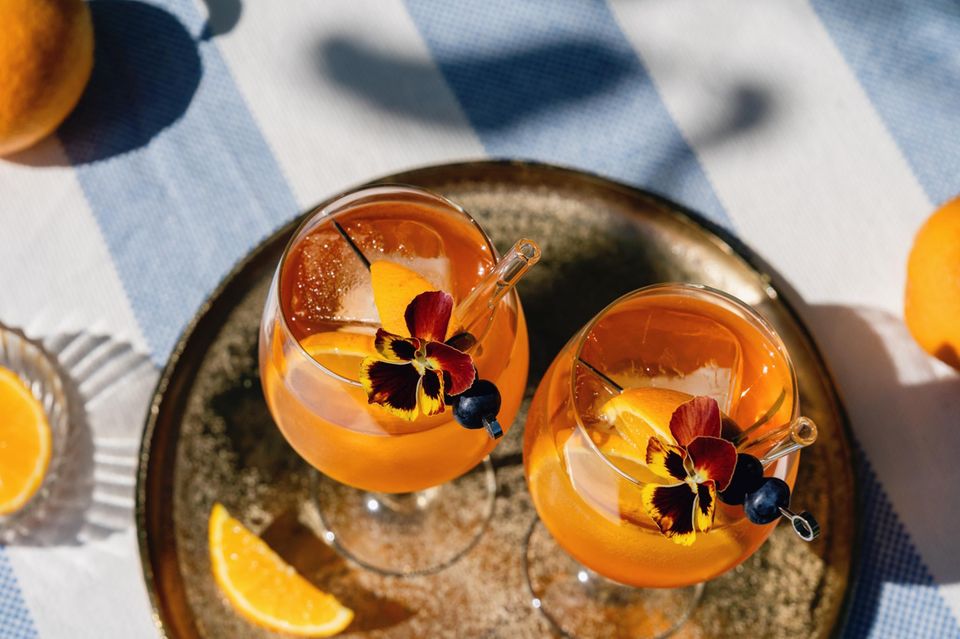 Ostern: Fruchtiger Carrot Spritz ist der Trend-Drink 2026 | GALA.de