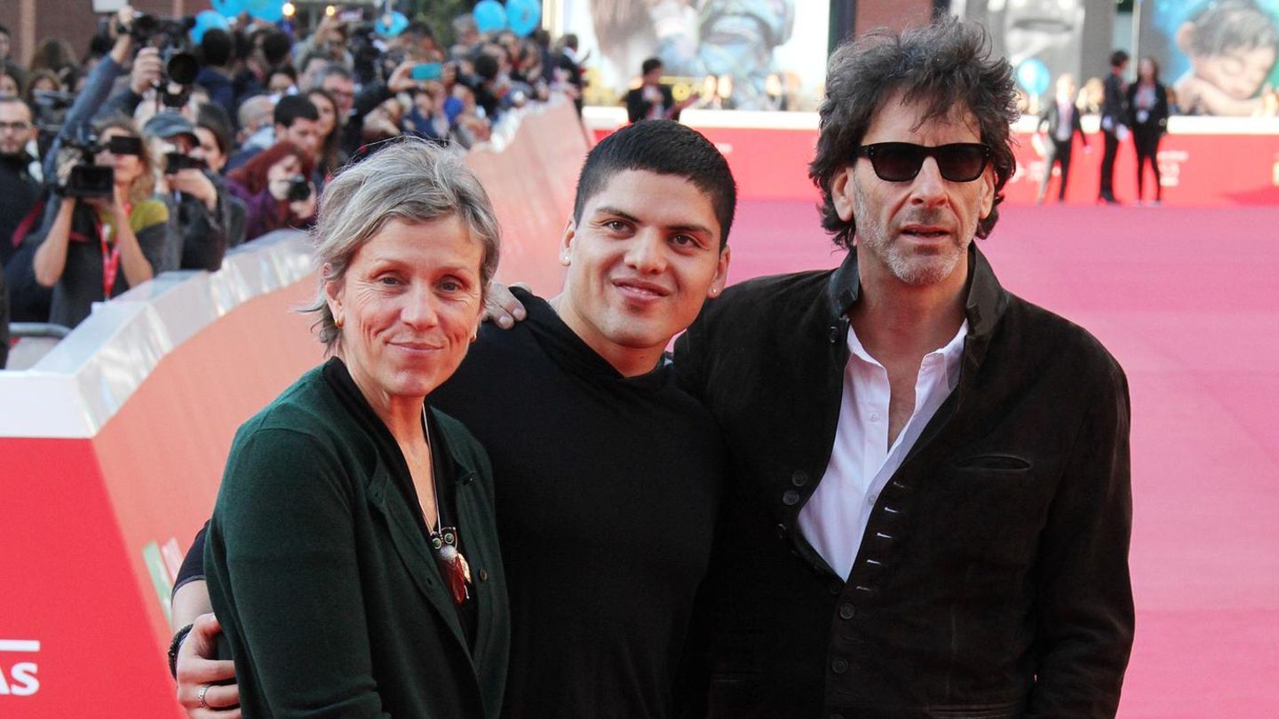 Frances McDormand + Joel Coen: Ihr Familienglück mit Adoptivsohn Pedro ...