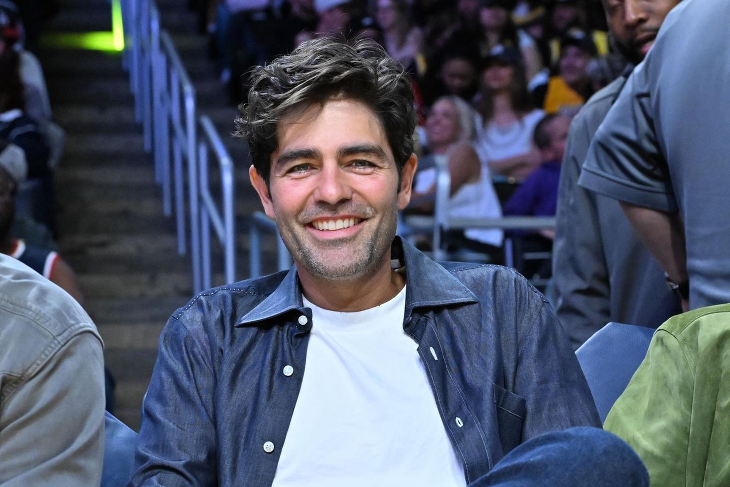 Adrian Grenier: "Der Teufel trägt Prada"-Star ist auf dem Land ...
