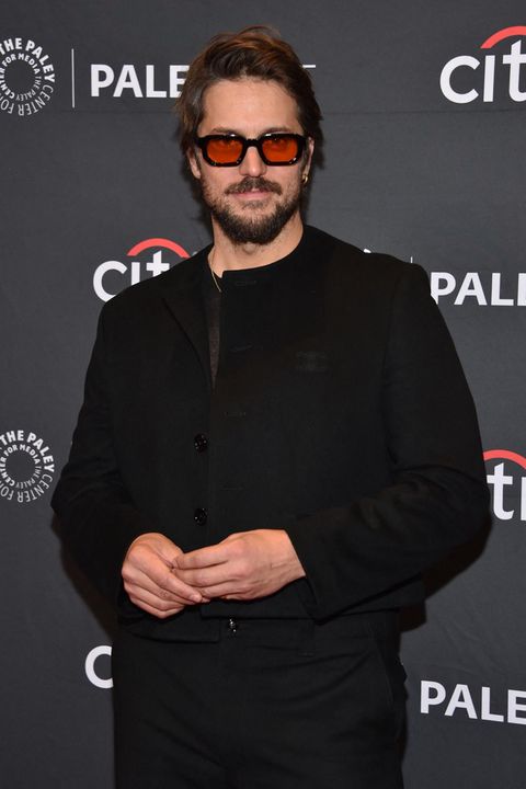 Huch, was ist denn da los? Eric André zieht auf dem Red Carpet blank ...