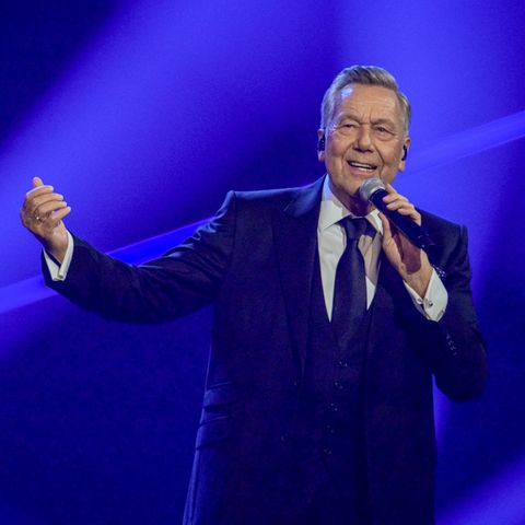 Roland Kaiser wird 73: Sein Leben in Bildern! Vom Findelkind zum ...