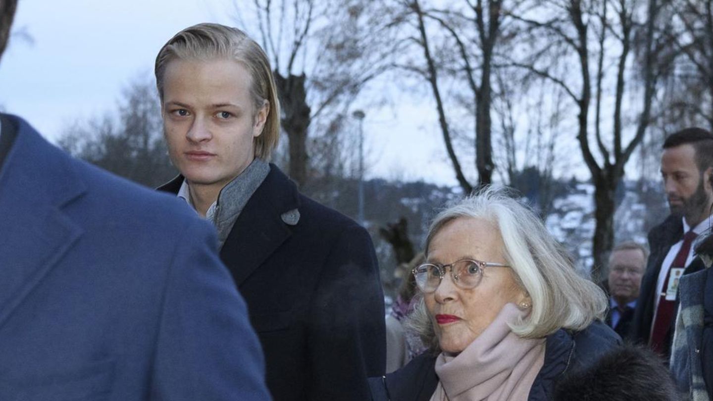 Prinzessin Mette-Marits Mutter unterstützt Marius still und heimlich ...